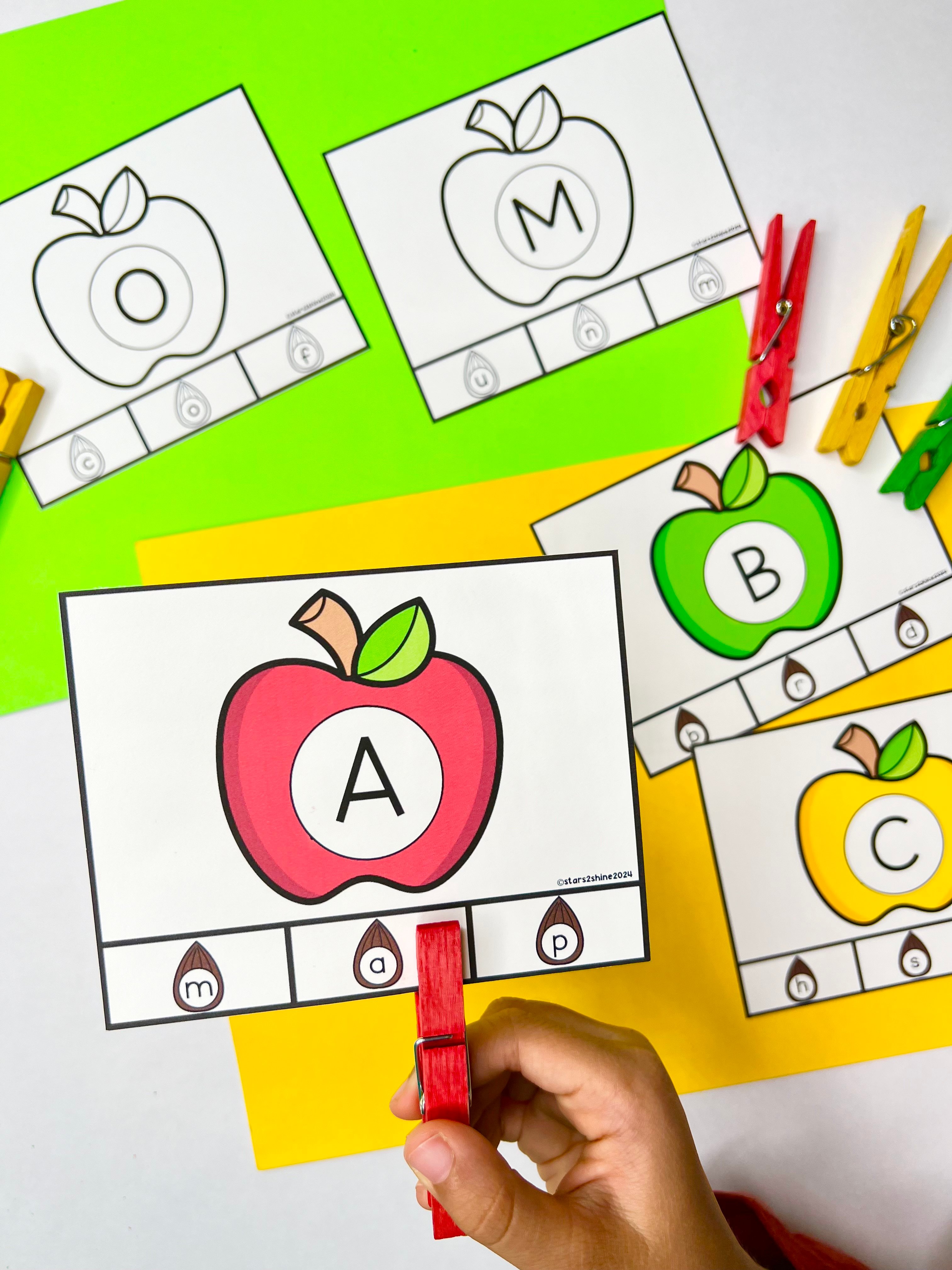 FREE Apple Literacy Activities | STARS 2 SHINE